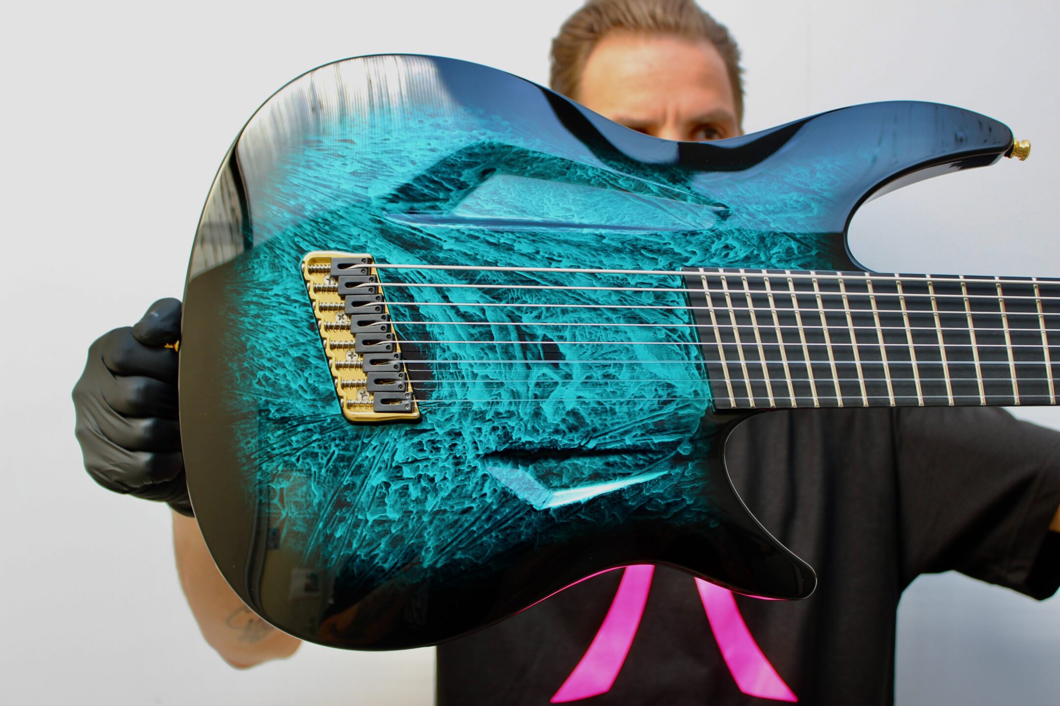 Aristides 080S Nylon, una guitarra multiescala de 8 cuerdas de nailon y sistema piezo hecha de ...